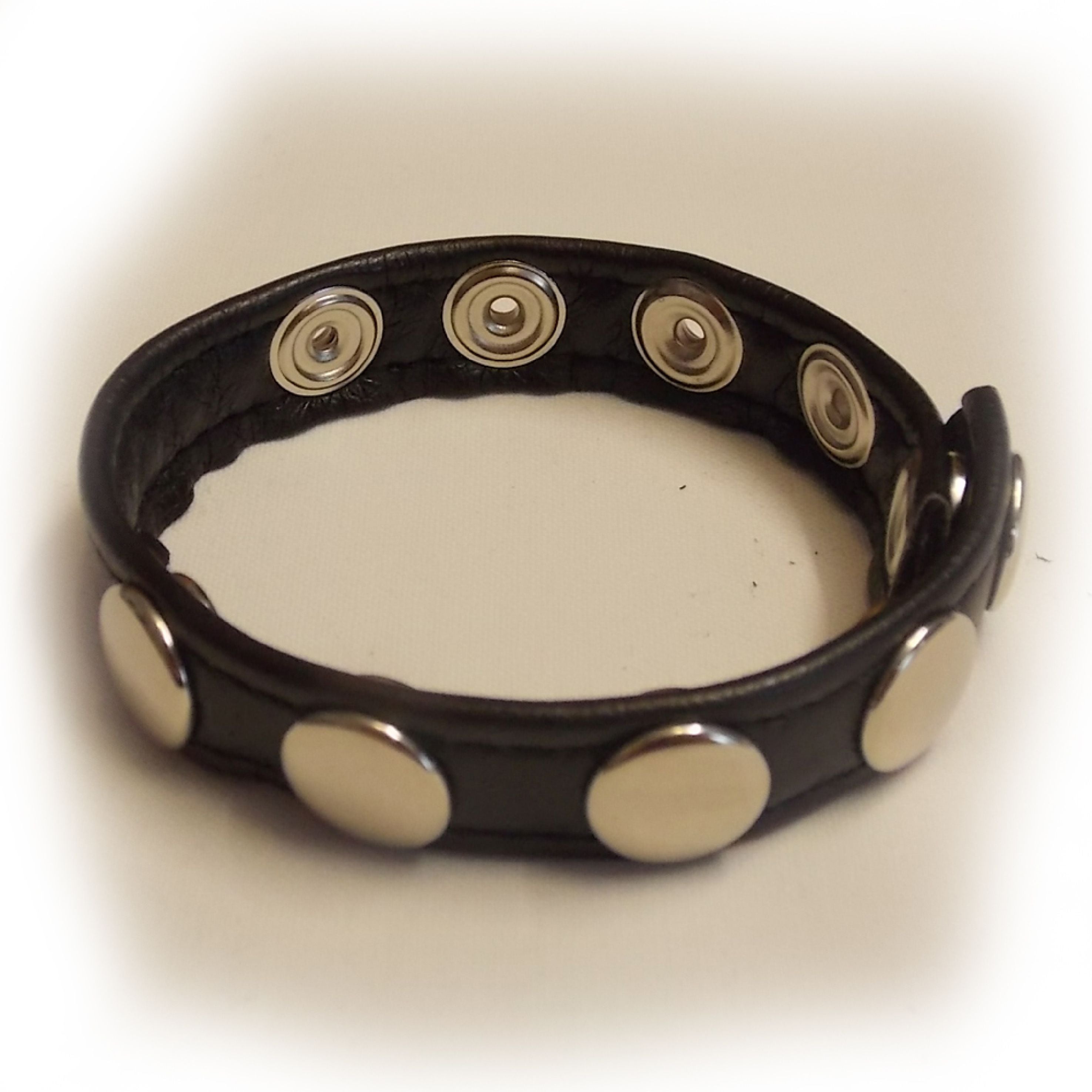 Testicle band size adjustable